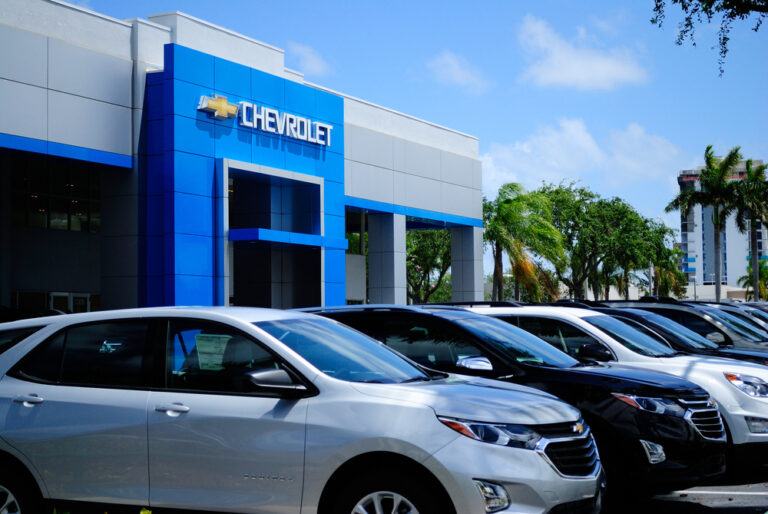 Chevy dealer’s chatbot tricked into selling car for $1 | DailyAI